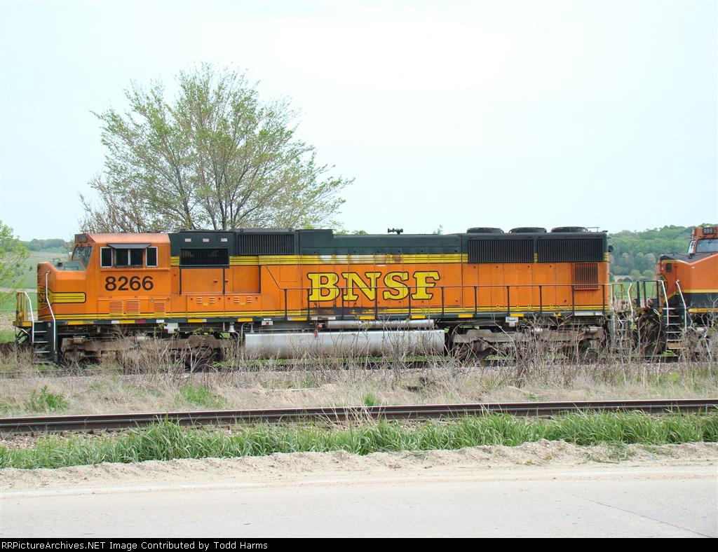 BNSF 8266
